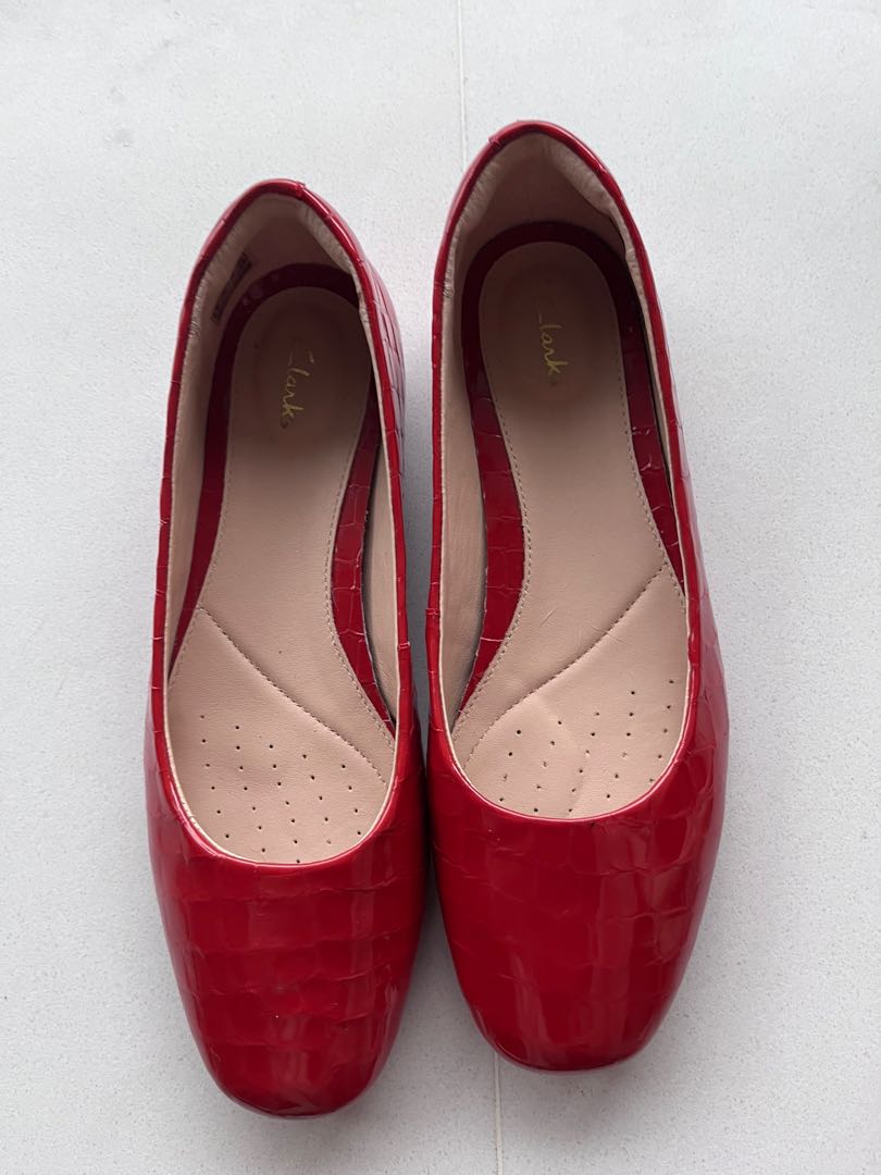 Clarks red leather shoe ., Women's Fashion, Footwear, Flats on Carousell