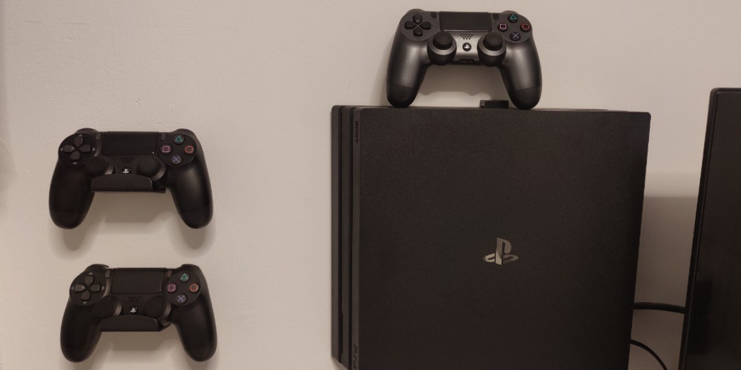 Sony playstation 4 Pro 1TB + 3 dualshock controller, Video Gaming ...