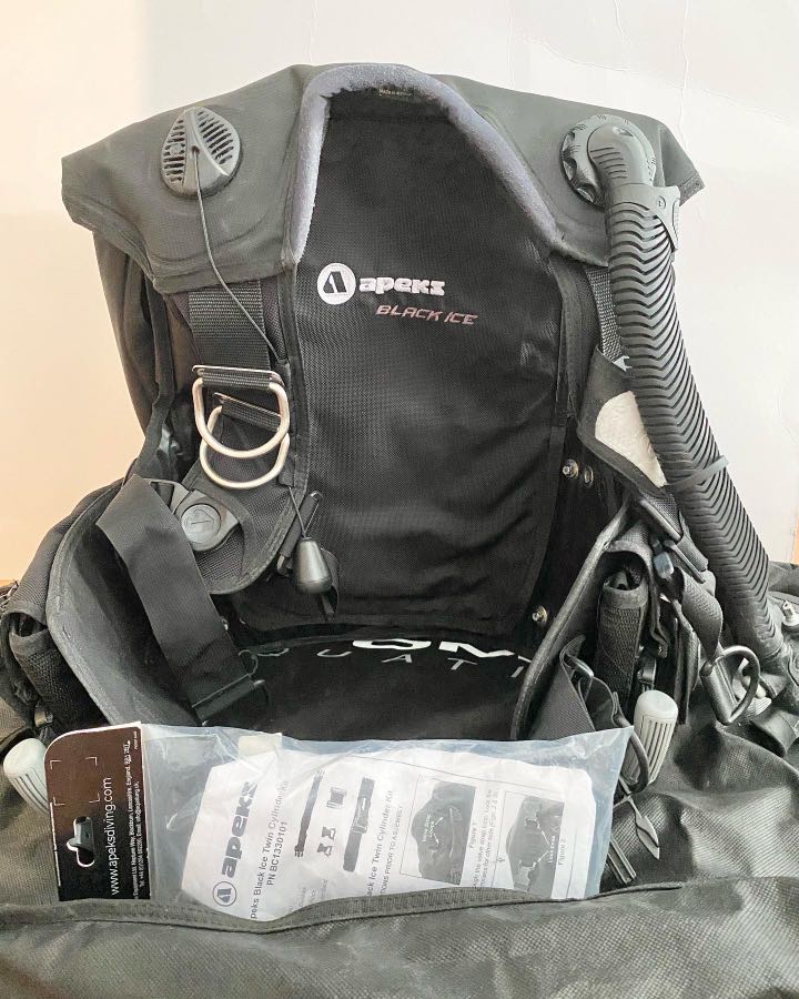 APEKS BLACK ICE BCD WITH TWIN TANK SET, Sports Equipment, Sports ...