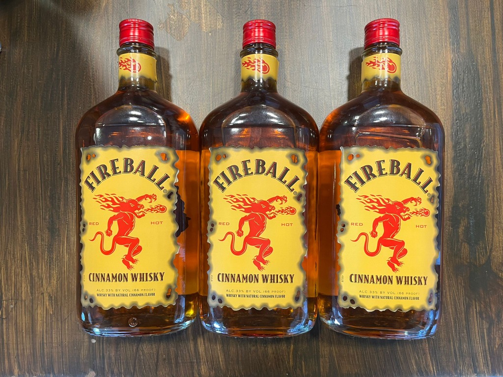 Fireball Cinnamon whiskey - 70cl, Food & Drinks, Alcoholic Beverages on ...