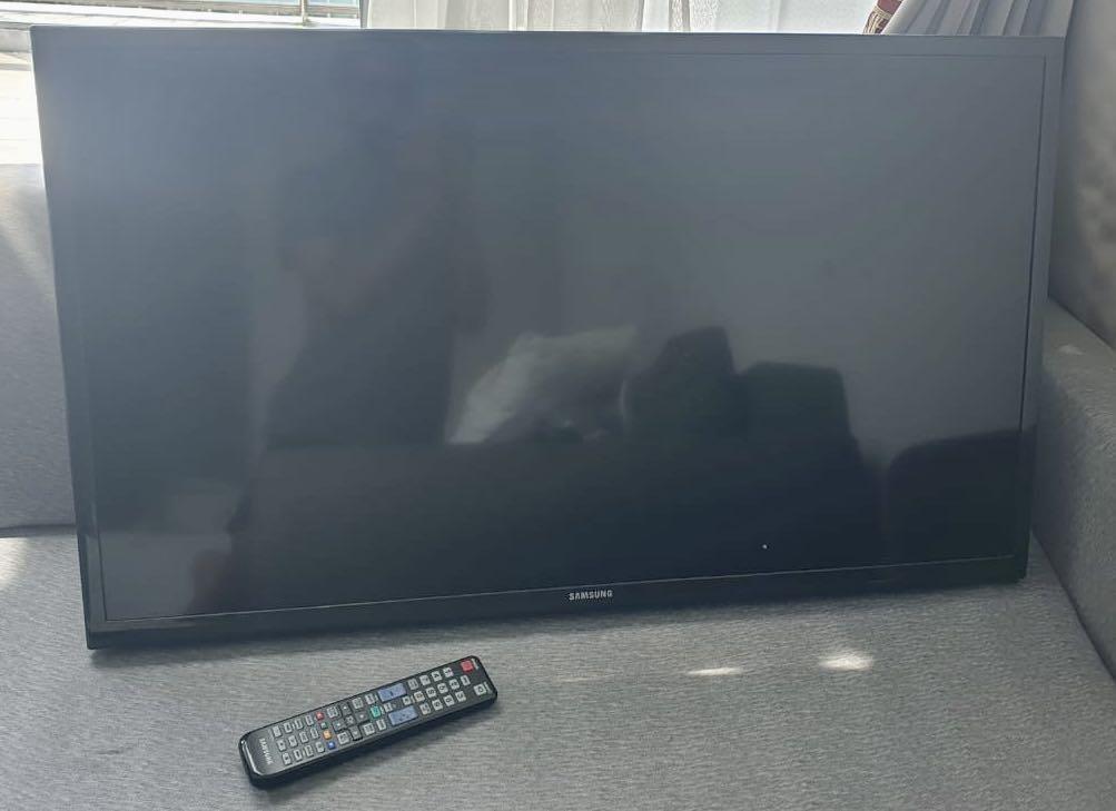 Samsung TV LCD (not smart tv) 39inch perfectly working, TV & Home ...