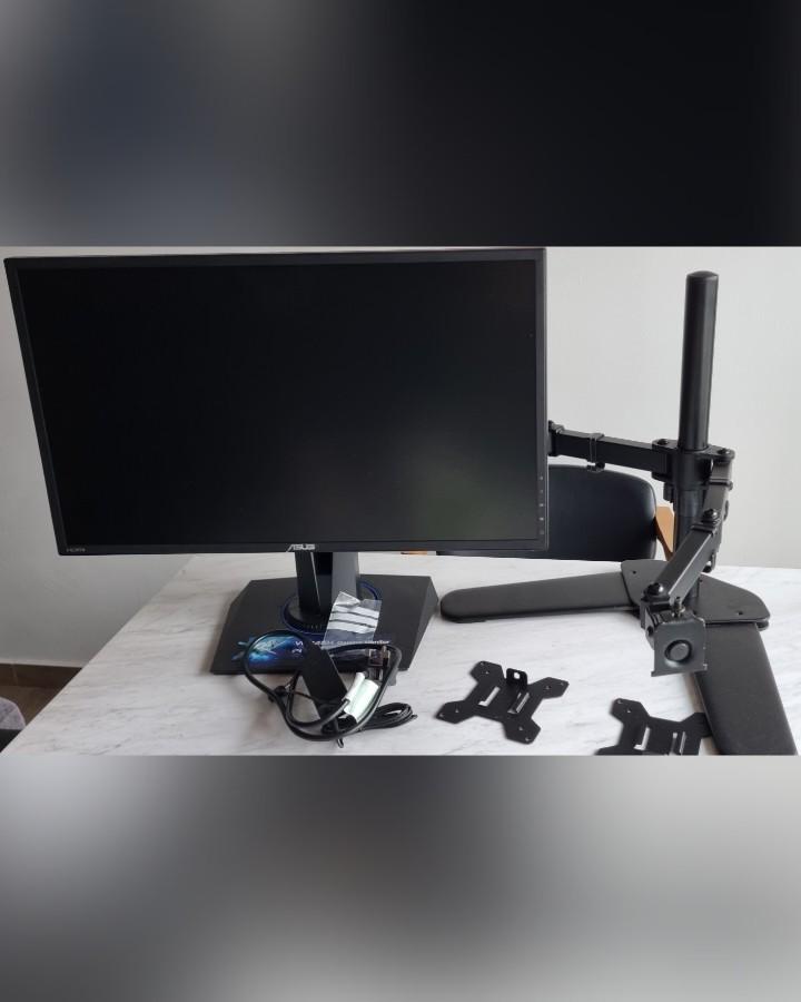 2 screen set up (dual monitor desk stand + 24" Gaming monitor). Just ...