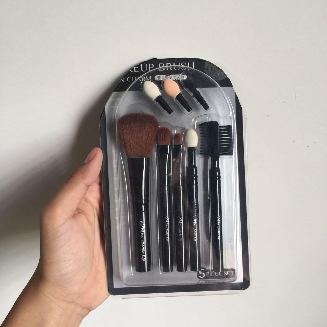Miniso Makeup Brush 5-Piece Set, Beauty & Personal Care, Face, Makeup ...