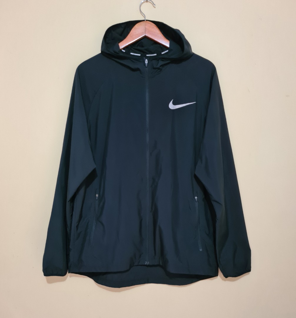 NIKE ESSENTIAL RUNNING WINDBREAKER, Men's Fashion, Coats, Jackets and Outerwear on Carousell