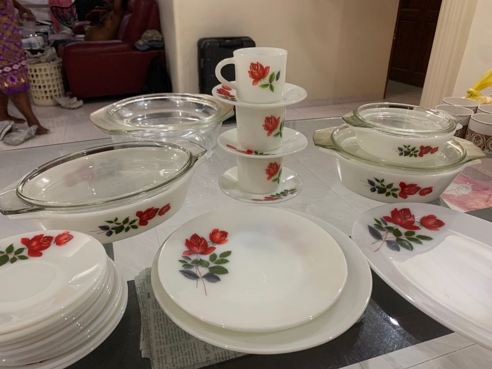 Pyrex tea/dinnerware set , Furniture & Home Living, Kitchenware ...