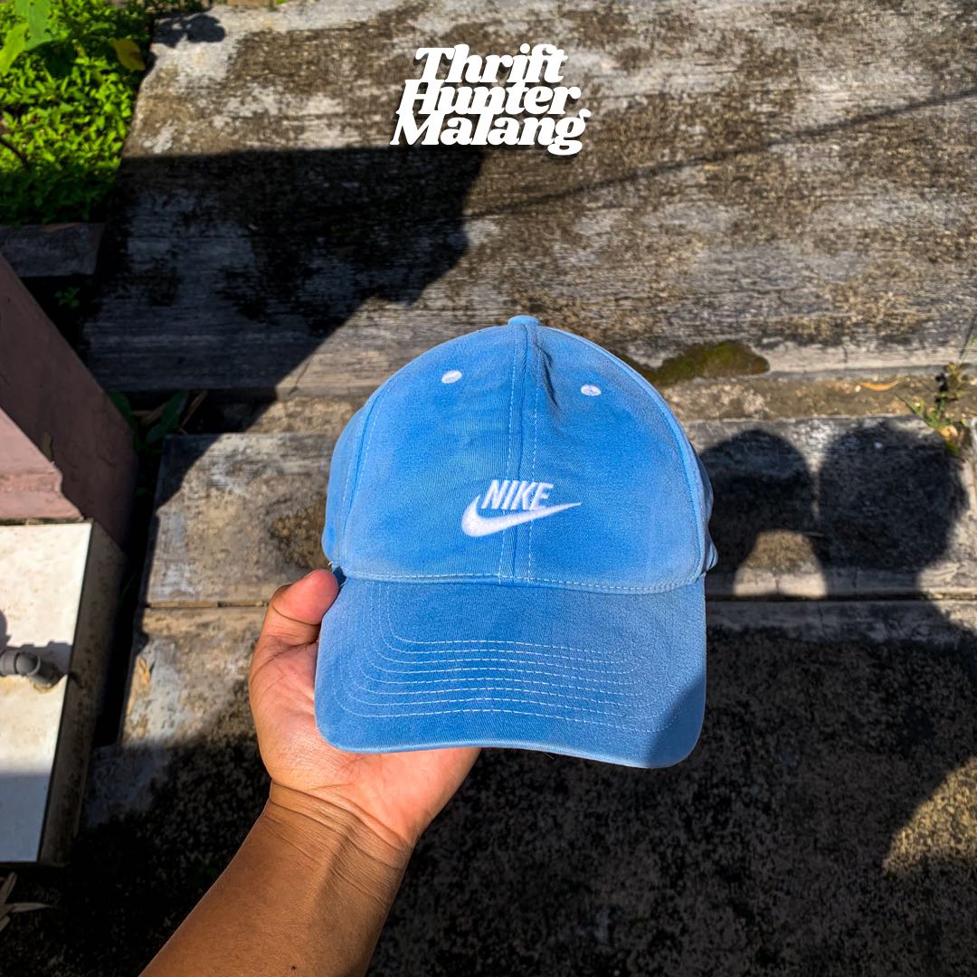Topi Swoosh Nike Y2K Rare Colourway Fitted, Fesyen Pria, Aksesoris ...