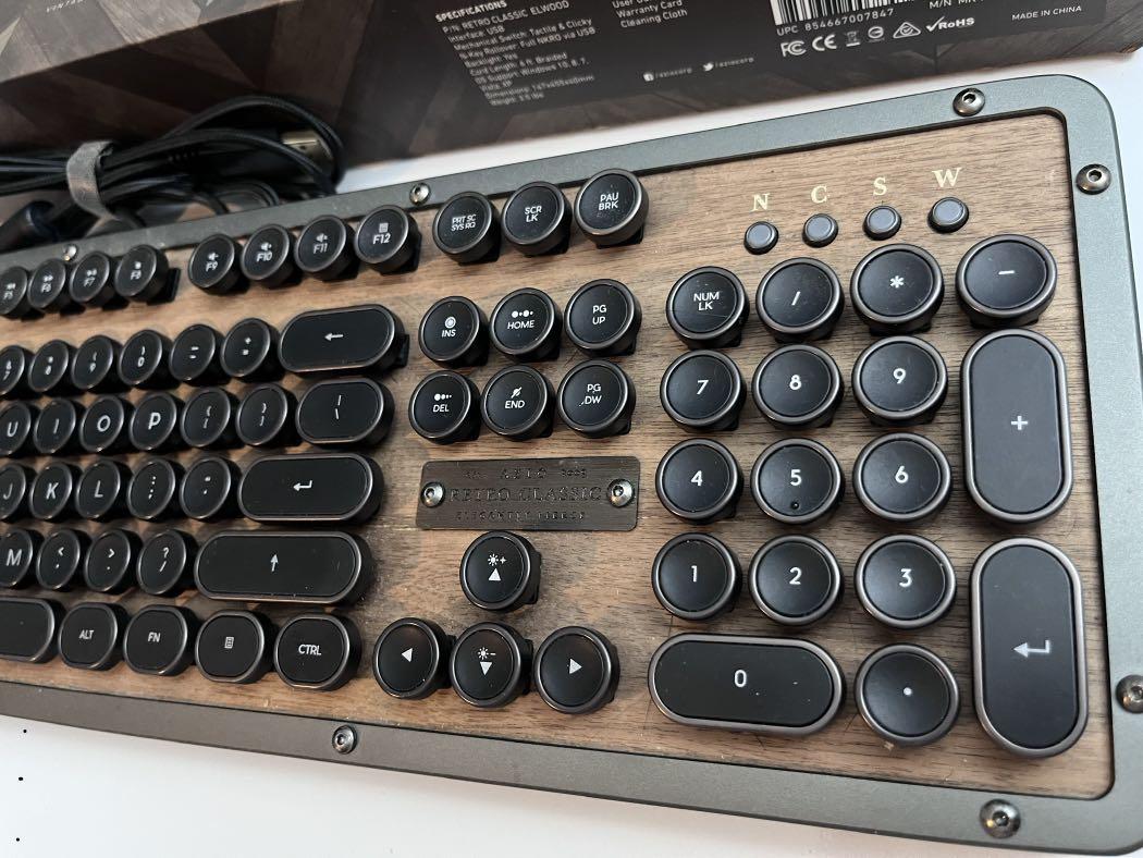 AZIO Retro Classic (Elwood) wired keyboard, Computers & Tech, Parts ...