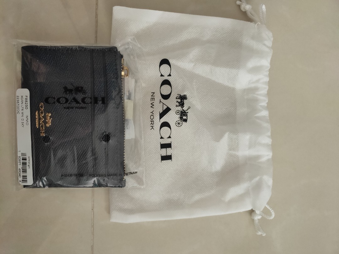 Coach Leather ID Case, Luxury, Bags & Wallets on Carousell