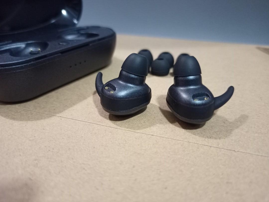 Maxell Mini Duo TWS sports earphones, Audio, Earphones on Carousell