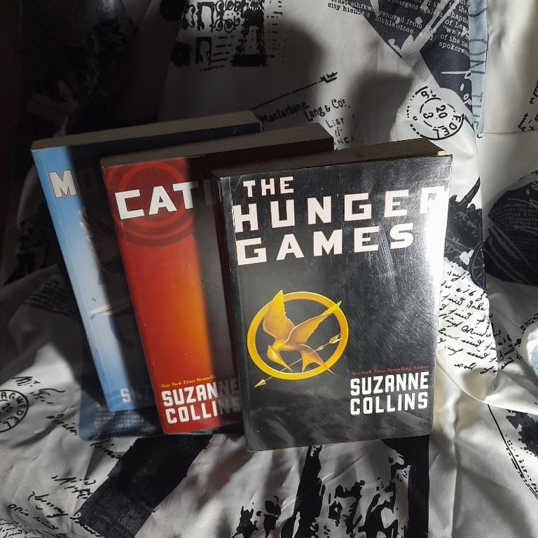 THE HUNGER GAMES TRILOGY + TRIBUTE GUIDE BUNDLE, Hobbies & Toys, Books ...