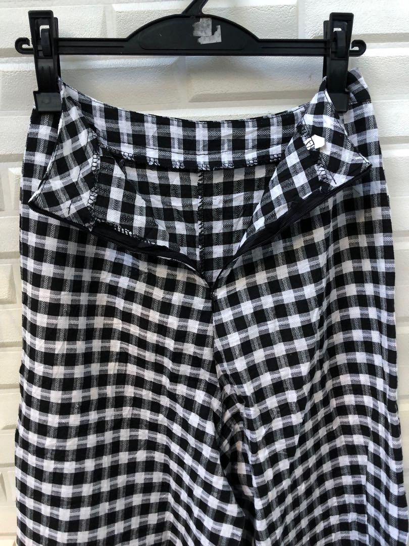 Women short squarepants, Women's Fashion, Bottoms, Shorts on Carousell