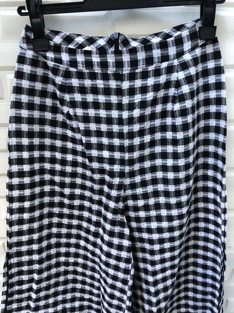 Women short squarepants, Women's Fashion, Bottoms, Shorts on Carousell