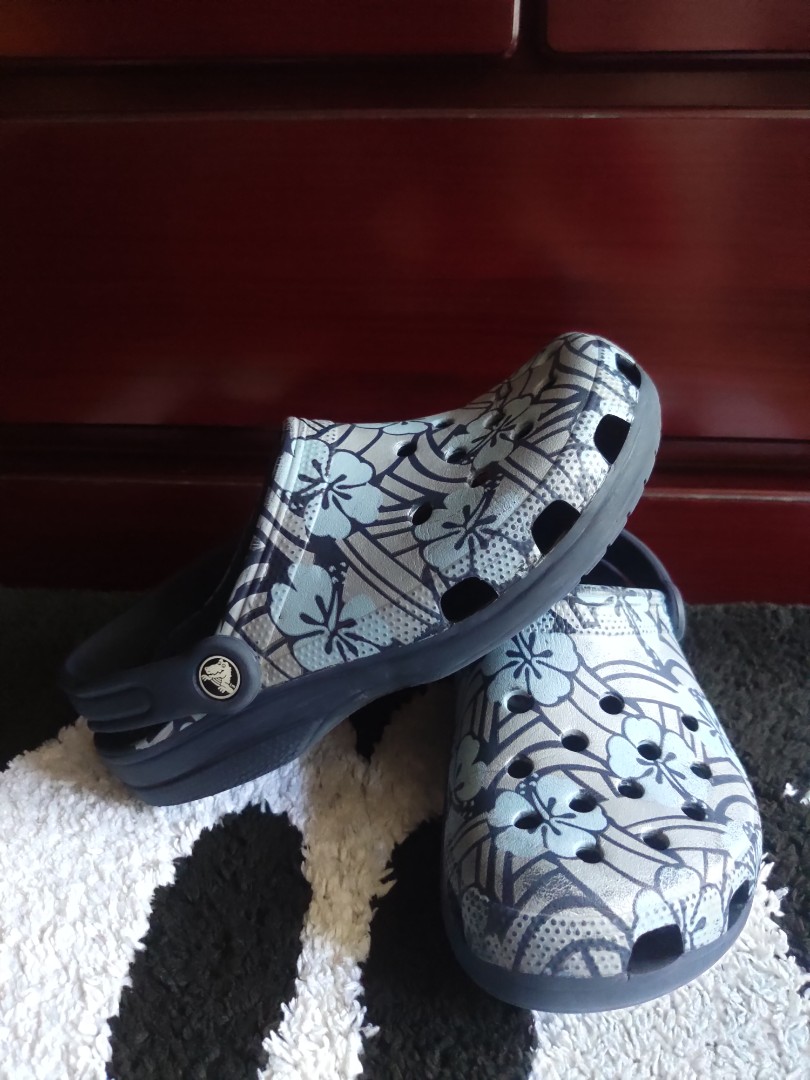 crocs floral print m5 w7, Women's Fashion, Footwear, Slippers and ...