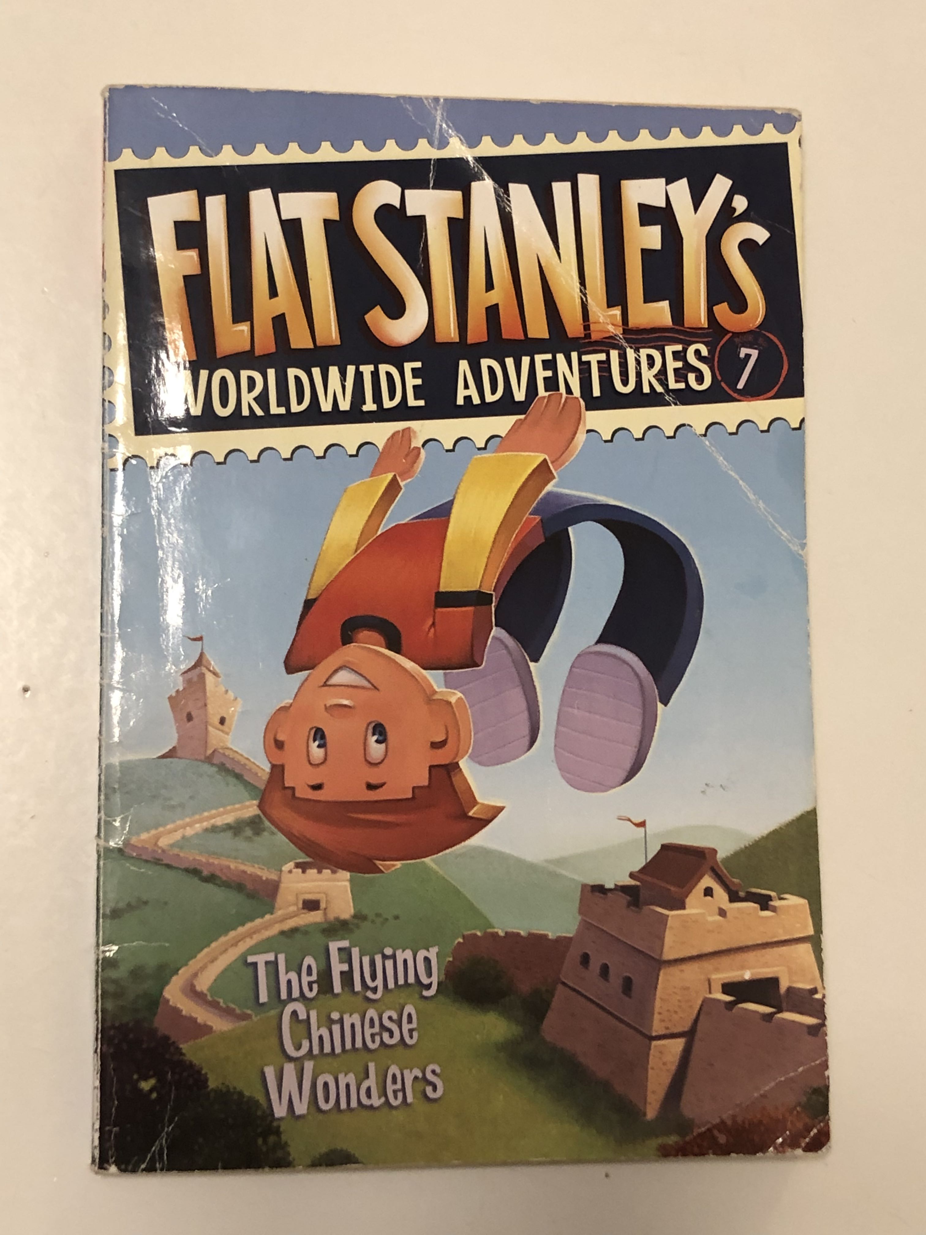 Flat Stanley’s Worldwide Adventures 7, 興趣及遊戲, 書本 & 文具, 小朋友書 - Carousell