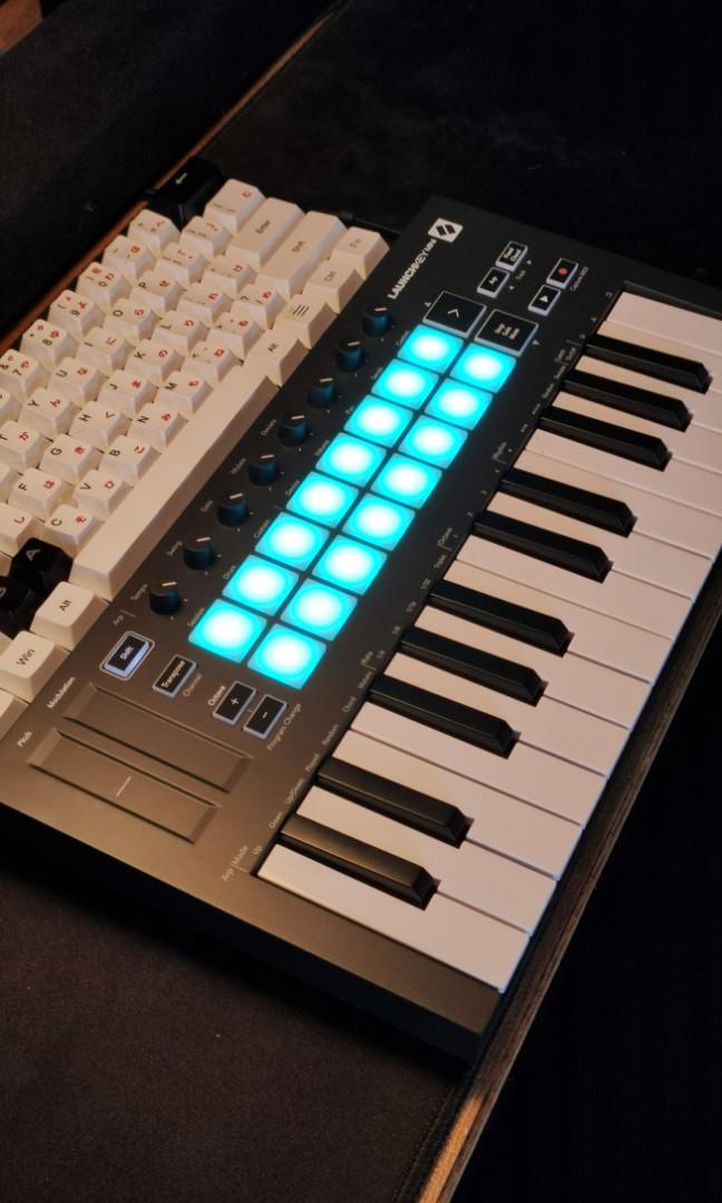 Launchkey Mini Mk 3, Hobbies & Toys, Music & Media, Musical Instruments ...