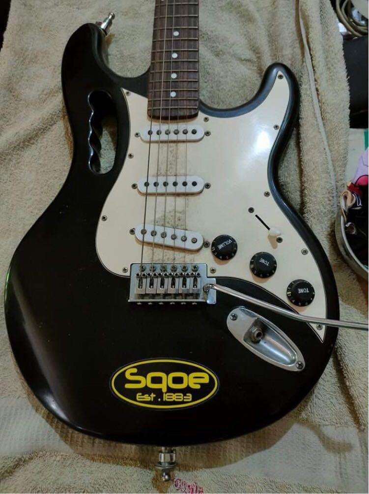 LIVINGSTONE ELECTRIC GUITAR, Hobbies & Toys, Music & Media, Musical ...