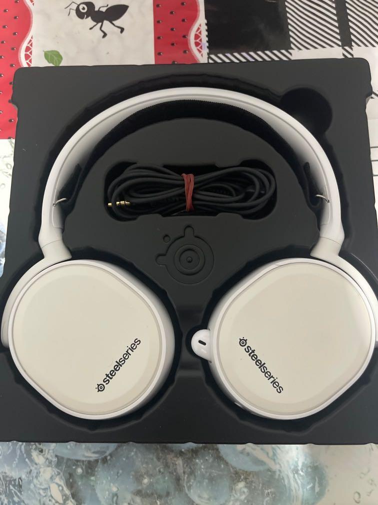 SteelSeries Arctic 3, Audio, Headphones & Headsets on Carousell