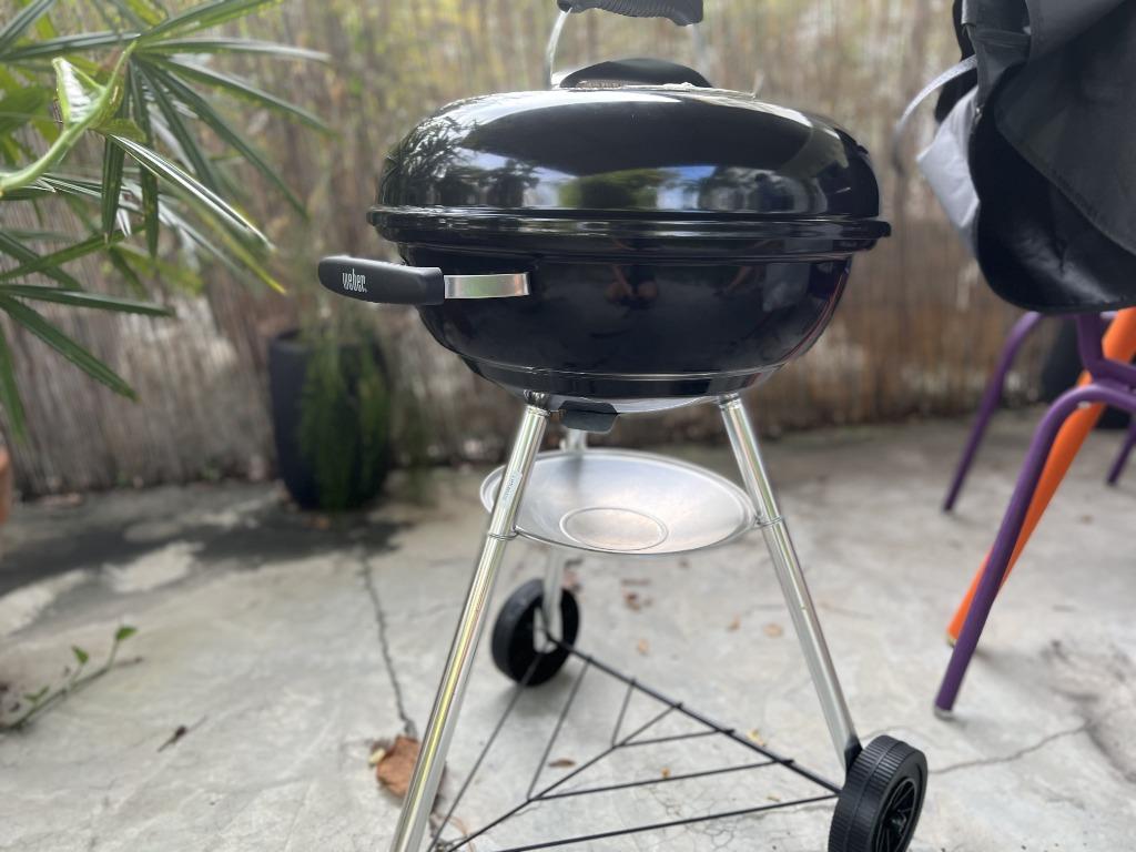 Weber-Compact Kettle Charcoal Grill 47cm with Thermometer Black, TV ...