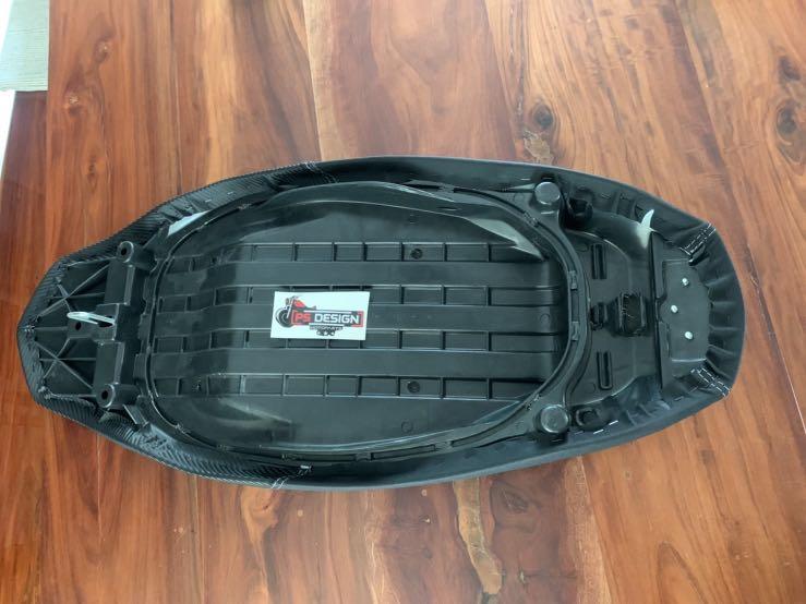 Yamaha Nmax racing seat v2 custom Mooneyes logo (lowered frame ...