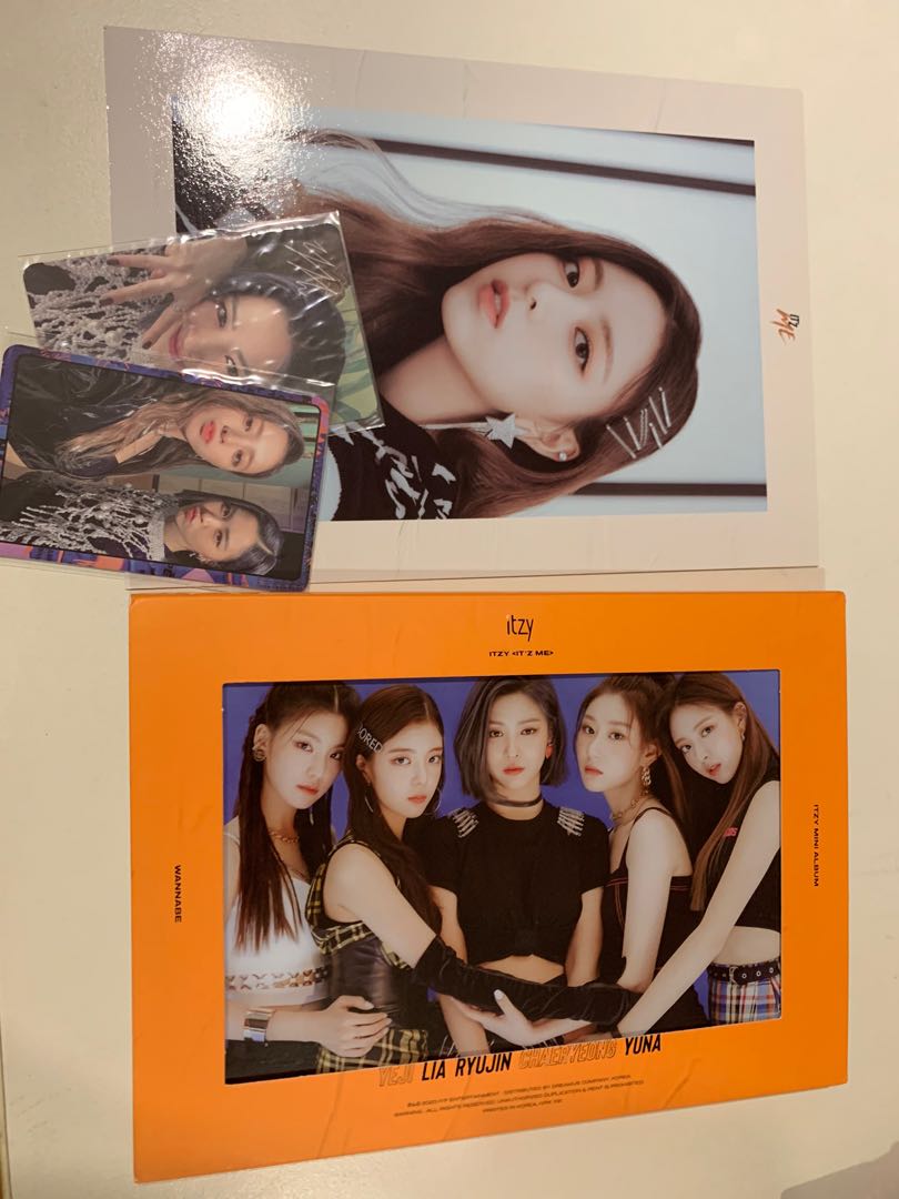 Itzy first pressed ITZ ME album & PC, Hobbies & Toys, Memorabilia ...