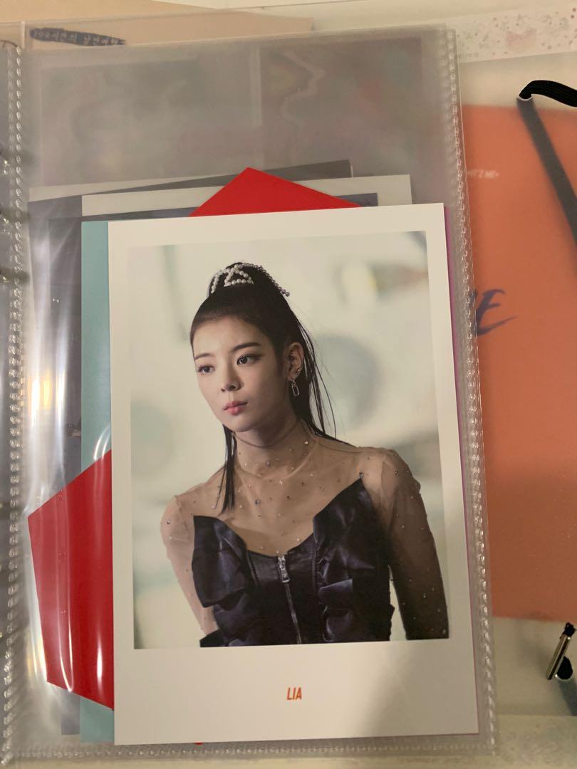 Itzy first pressed ITZ ME album & PC, Hobbies & Toys, Memorabilia ...