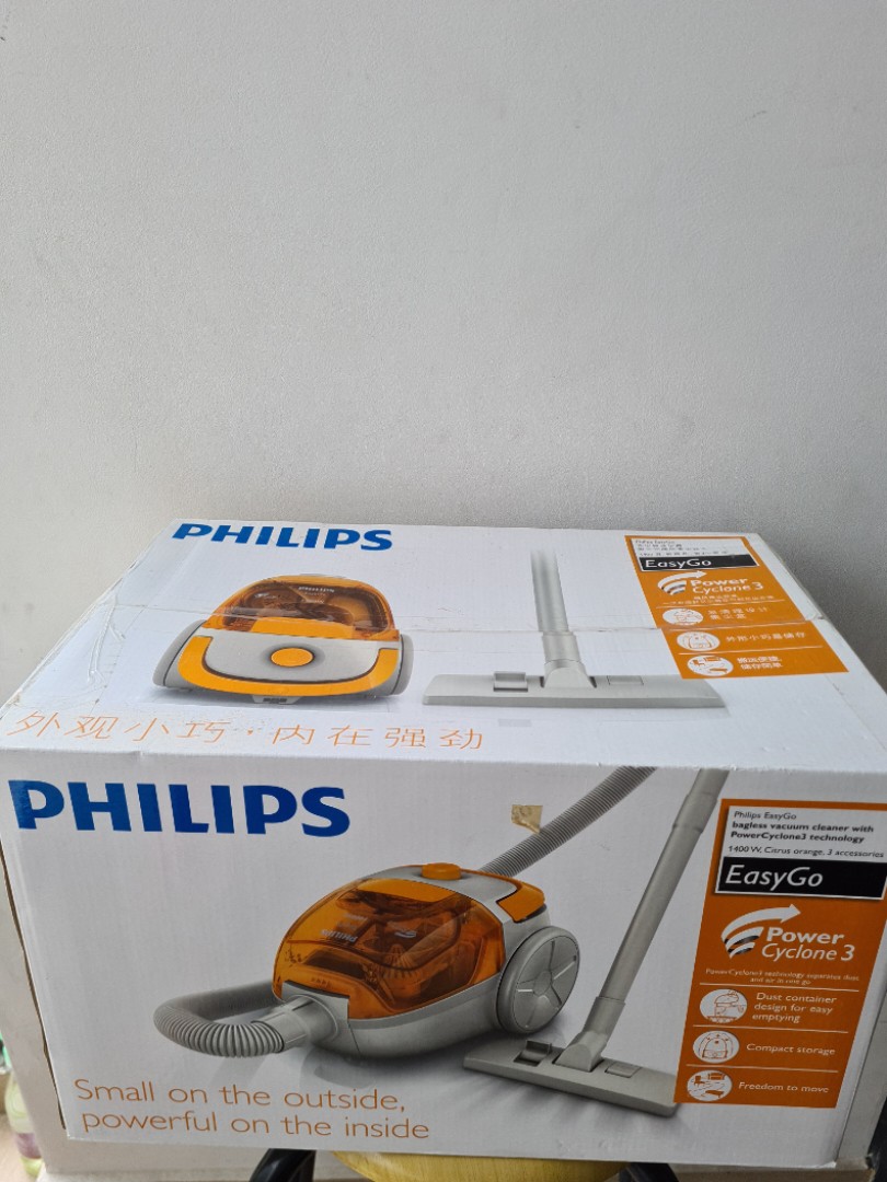 Philips vacuum cleaner, Furniture & Home Living, Cleaning & Homecare ...
