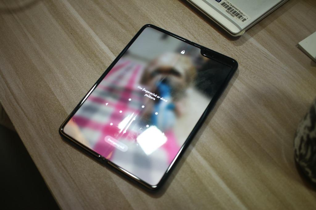 Samsung Galaxy Z Fold 1 (not for fussy buyers), Mobile Phones & Gadgets ...