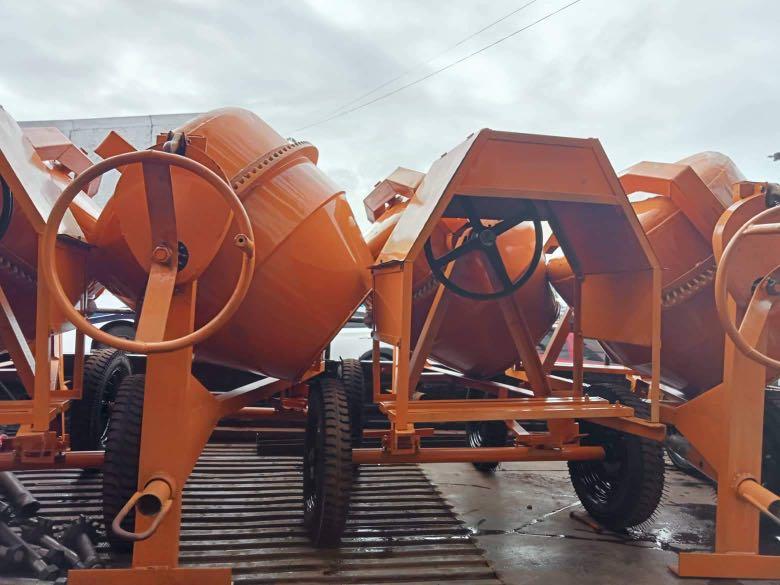 1 BAGGER A-FRAME CEMENT MIXER, Commercial & Industrial, Construction ...