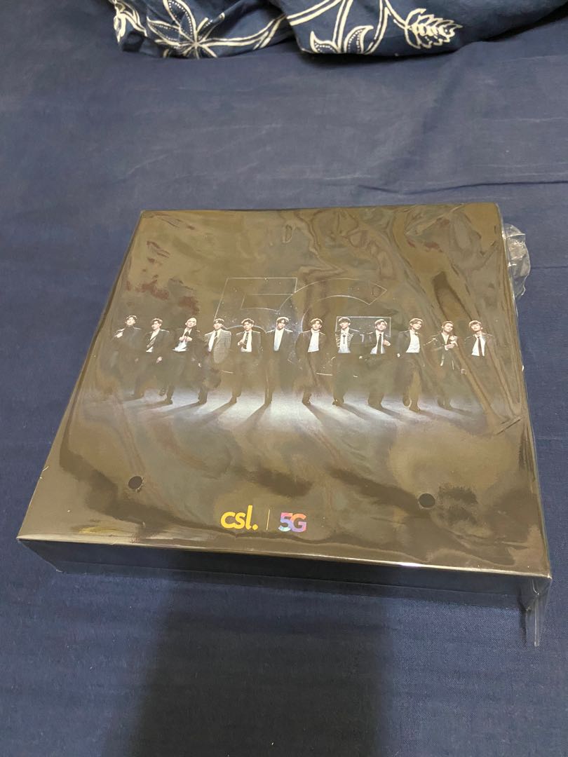 CSL mirror 日曆, 興趣及遊戲, 收藏品及紀念品, 明星周邊 - Carousell