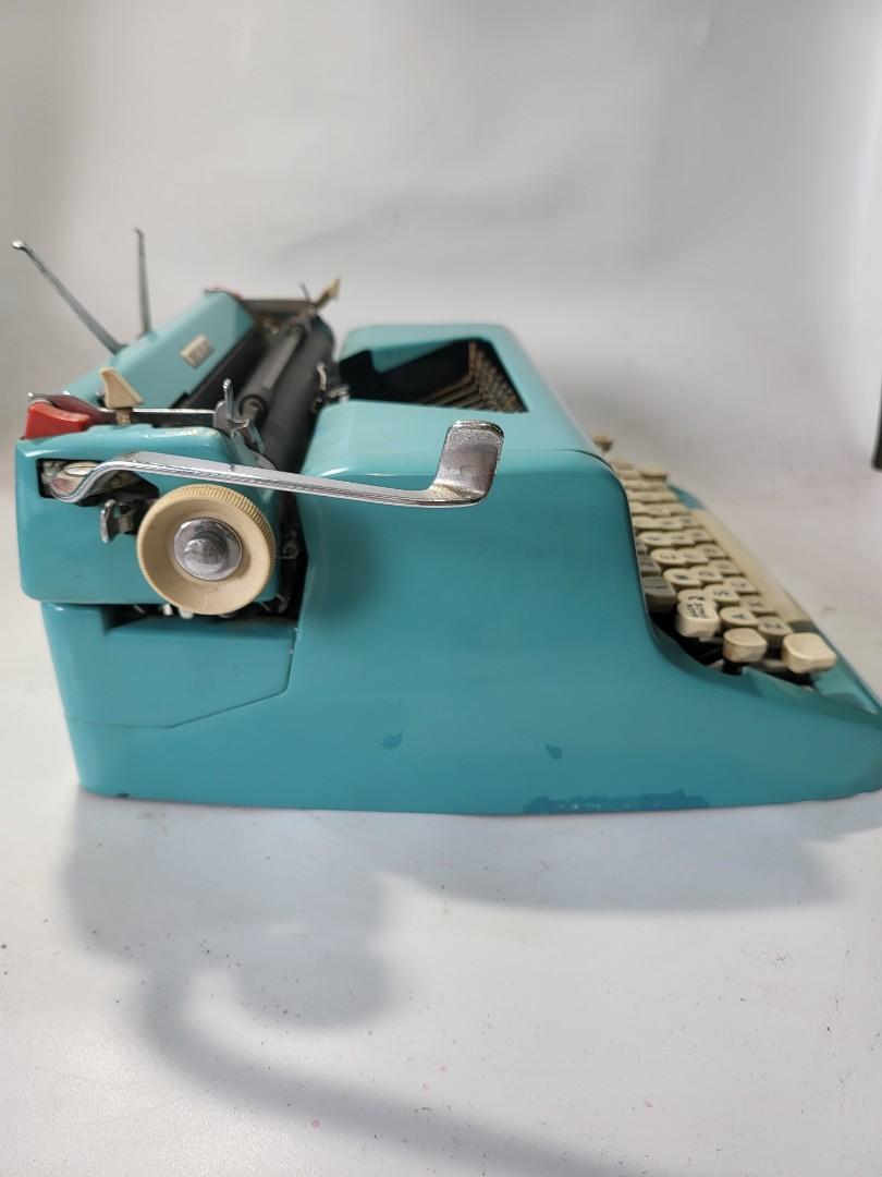 Royal teal typewriter, Hobbies & Toys, Memorabilia & Collectibles ...