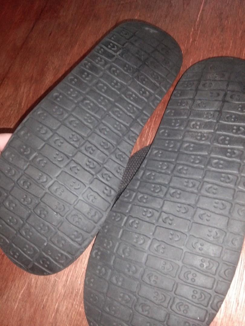 Sanok slipper, Men's Fashion, Footwear, Slippers & Slides on Carousell