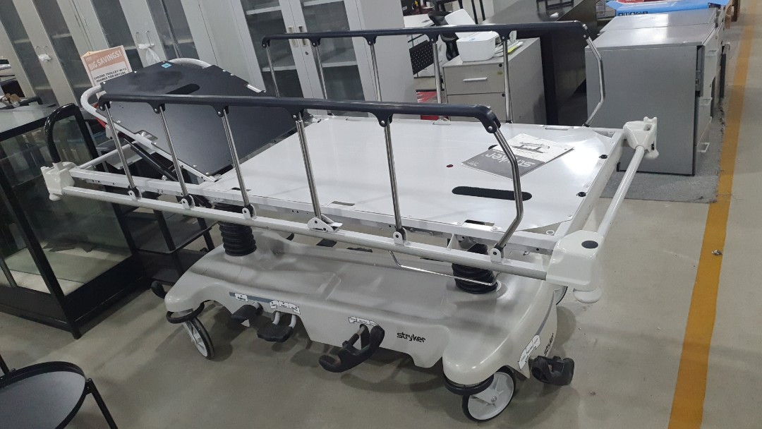 Stretcher as is 225kg SRTYKER, Health & Nutrition, Medical Supplies ...