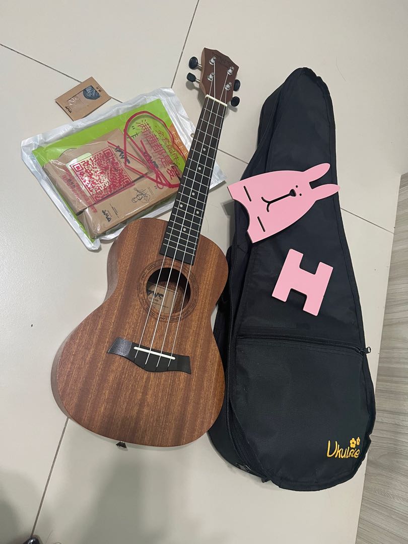 Ukulele, Hobbies & Toys, Music & Media, Musical Instruments on Carousell