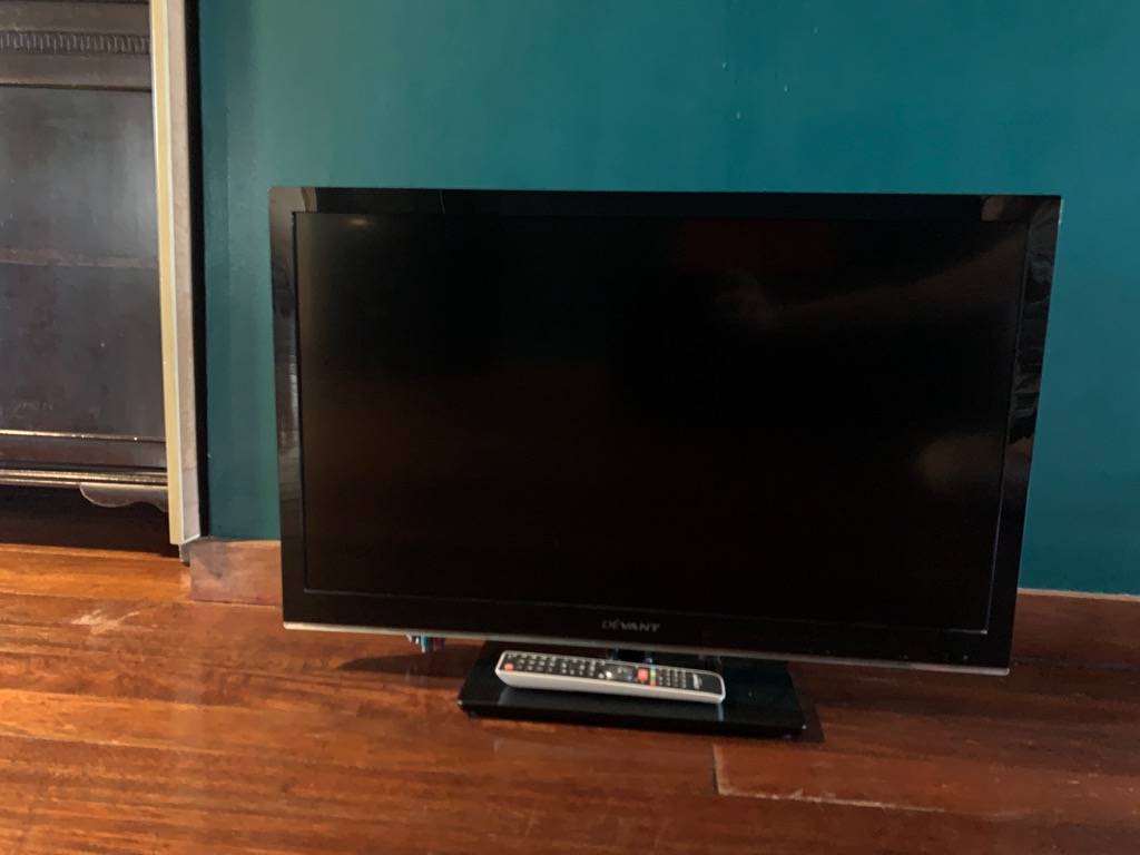 Devant 32-Inch Flat Screen TV, TV & Home Appliances, TV & Entertainment ...