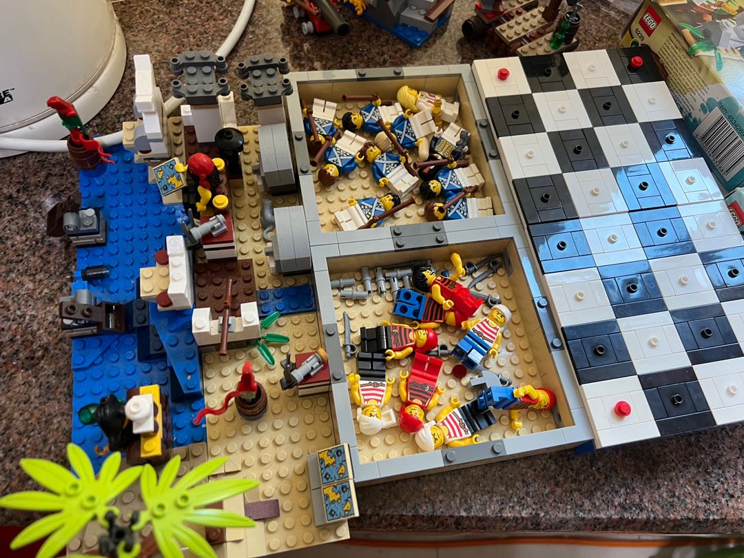 Lego 40158 pirates chess set 海盜 棋, 興趣及遊戲, 玩具 & 遊戲類 - Carousell