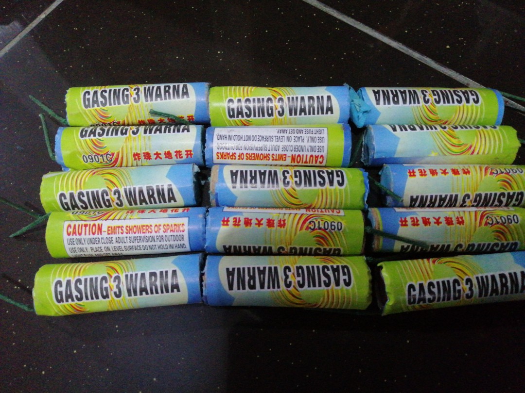 15 pcs Gasing 3 Warna, Everything Else, Others on Carousell