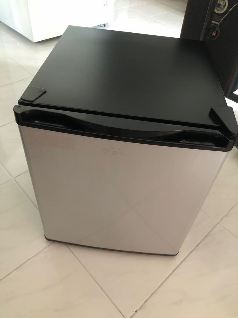 EuropAce 50L bar fridge ER9250, TV & Home Appliances, Kitchen ...