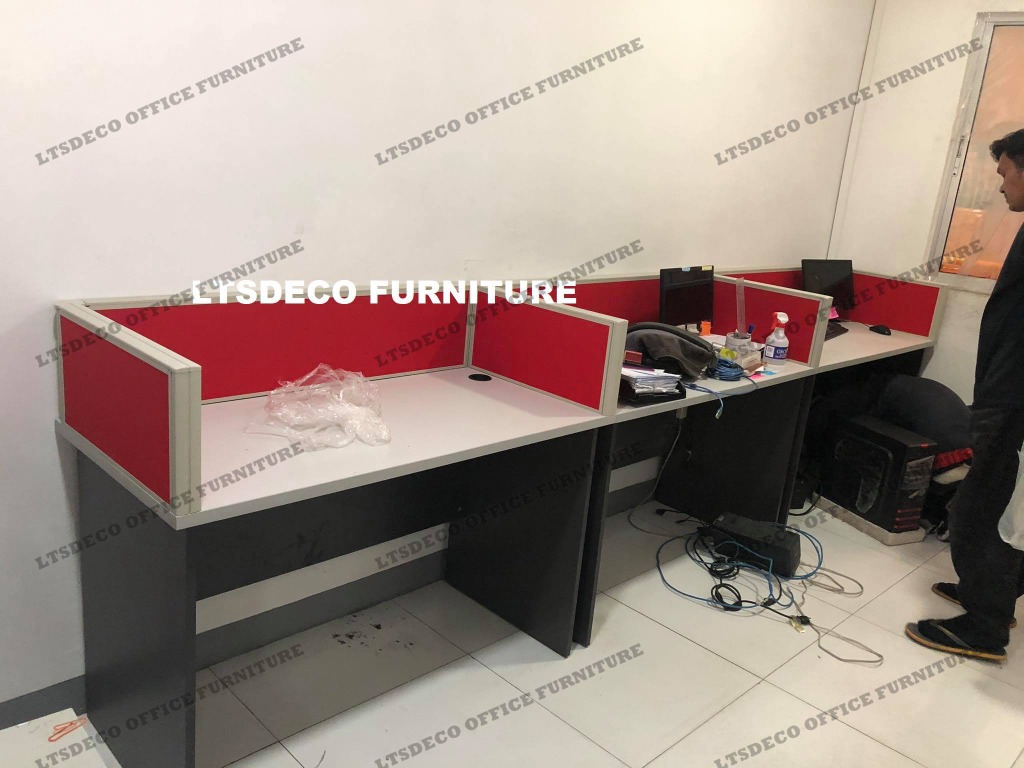 FREESTANDING TABLE WITH PANEL DIVIDER OFFICE PARTITION_OFFICE FURNITURE ...