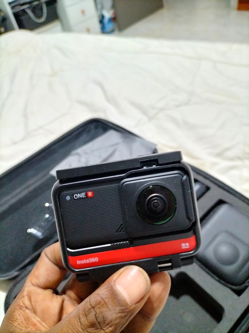 Insta 360 ONE R Twin Edition, Photography, Cameras on Carousell