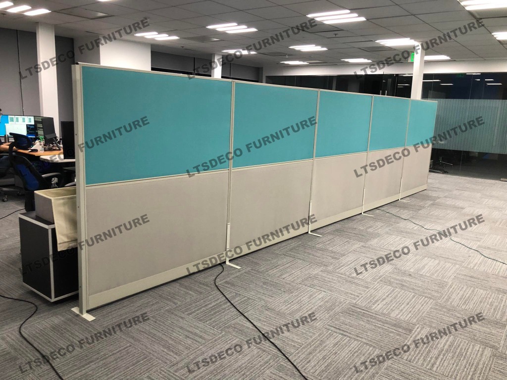 Long panel divider with stabilizer (support legs) Office Partition ...