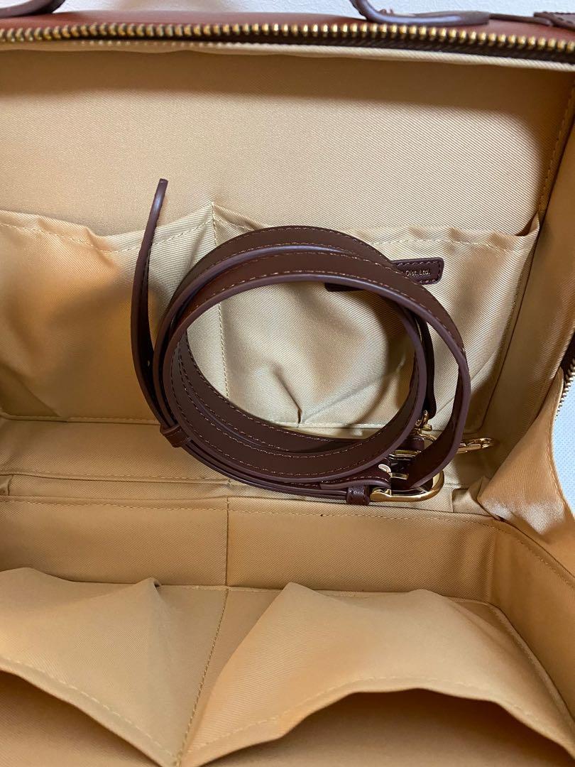 Samantha Thavasa Wally trunk bag, Women's Fashion, Bags & Wallets ...