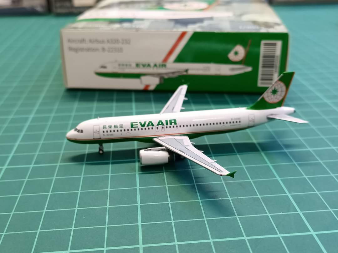 1:400 EVA AIR A320-200 B-22310, 興趣及遊戲, 玩具 & 遊戲類 - Carousell