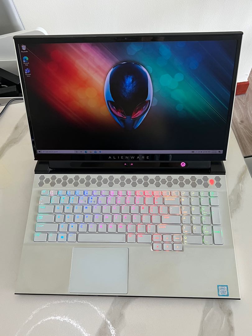 17.3” Alienware M17 R2 Gaming Laptop/ Intel 9th Gen i7-9750H / 16GB RAM ...