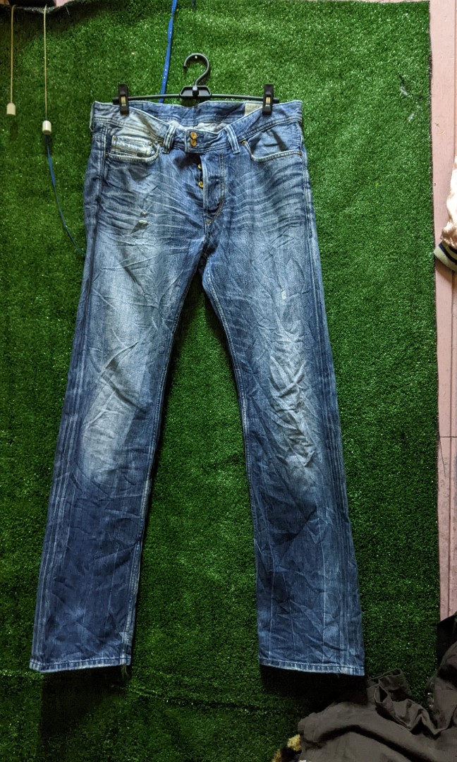 Diesel viker r box, Men's Fashion, Bottoms, Jeans on Carousell