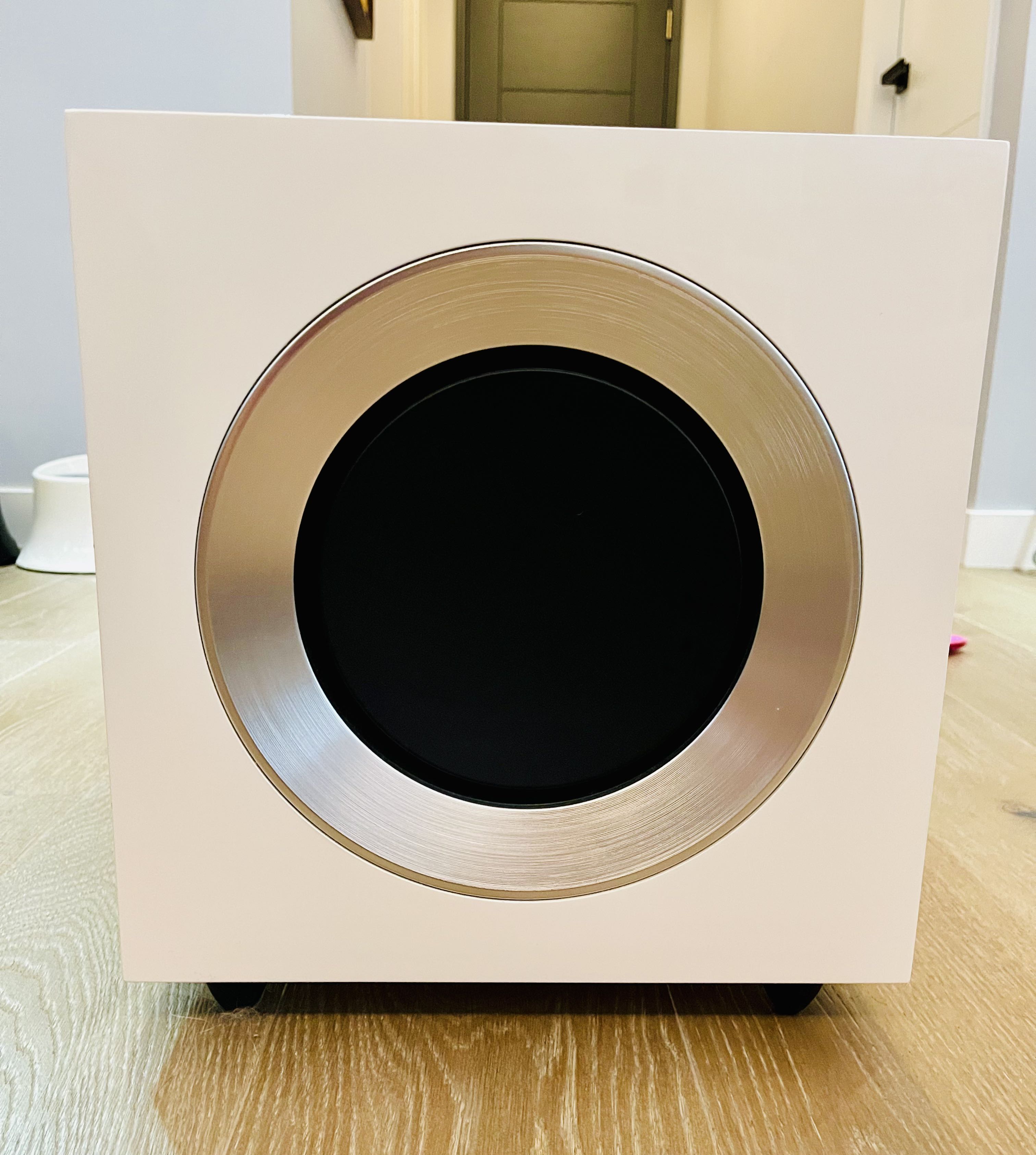 KEF R400b subwoofer , 音響器材, Soundbar、揚聲器、藍牙喇叭、耳擴 - Carousell