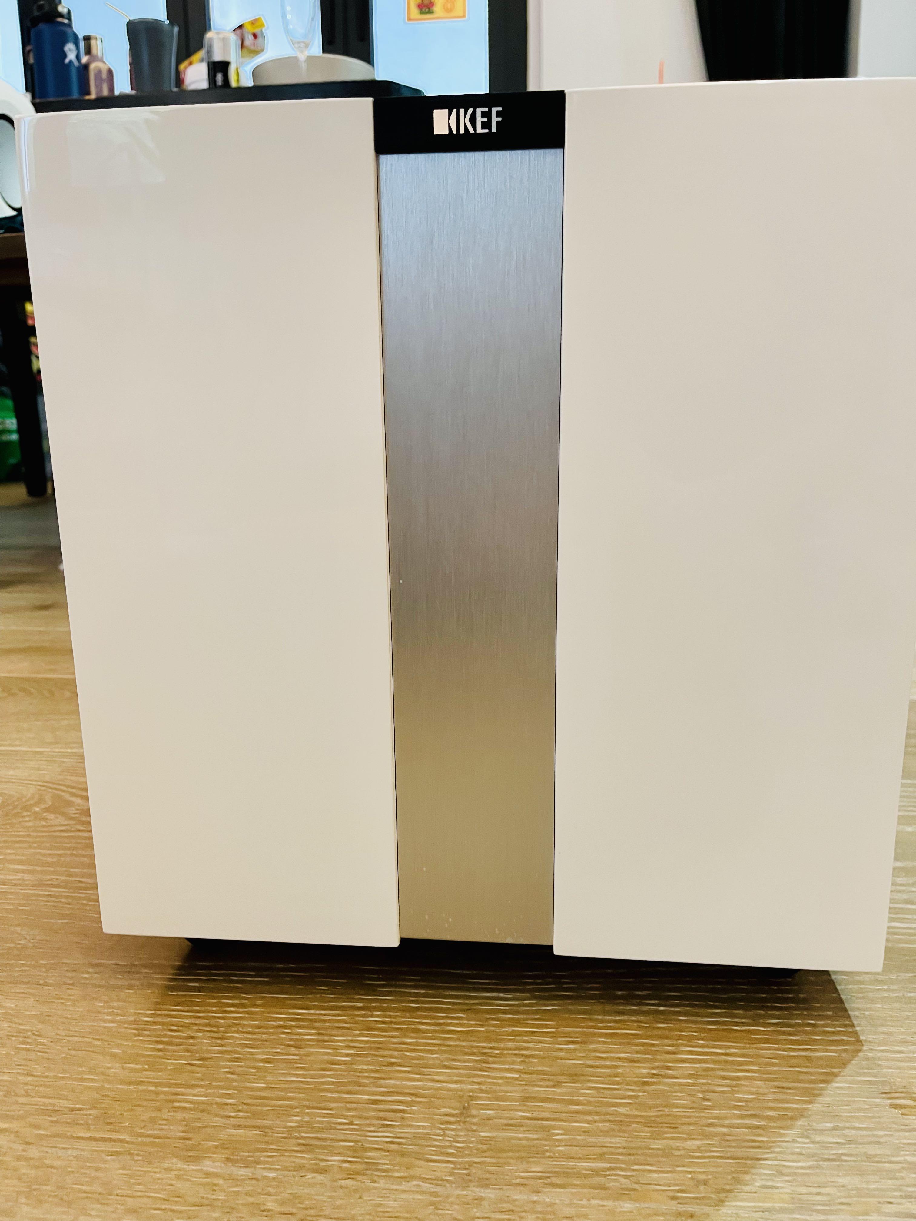 KEF R400b subwoofer , 音響器材, Soundbar、揚聲器、藍牙喇叭、耳擴 - Carousell