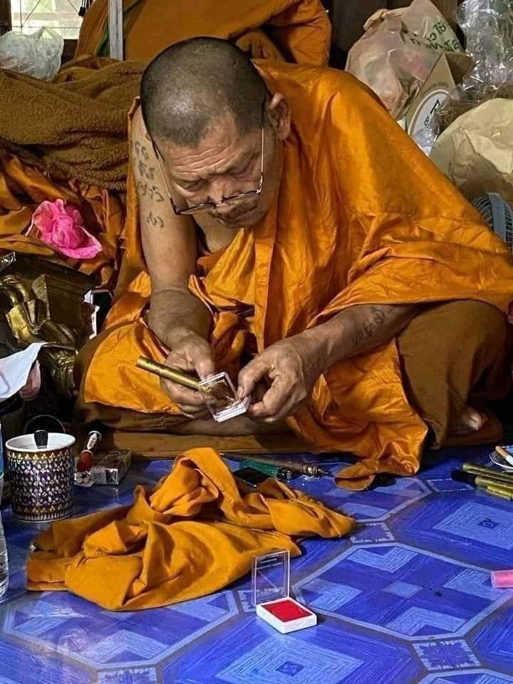 LP Maha Sila, LP Sila, Phra Pidta Plodnee, common and holy water ...