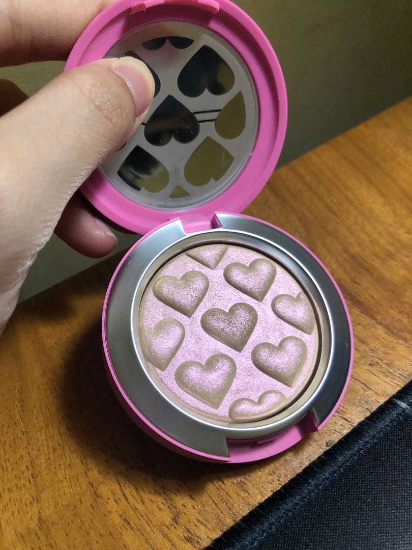 MAC Show Gold Highlighter, Beauty & Personal Care, Face, Makeup on ...