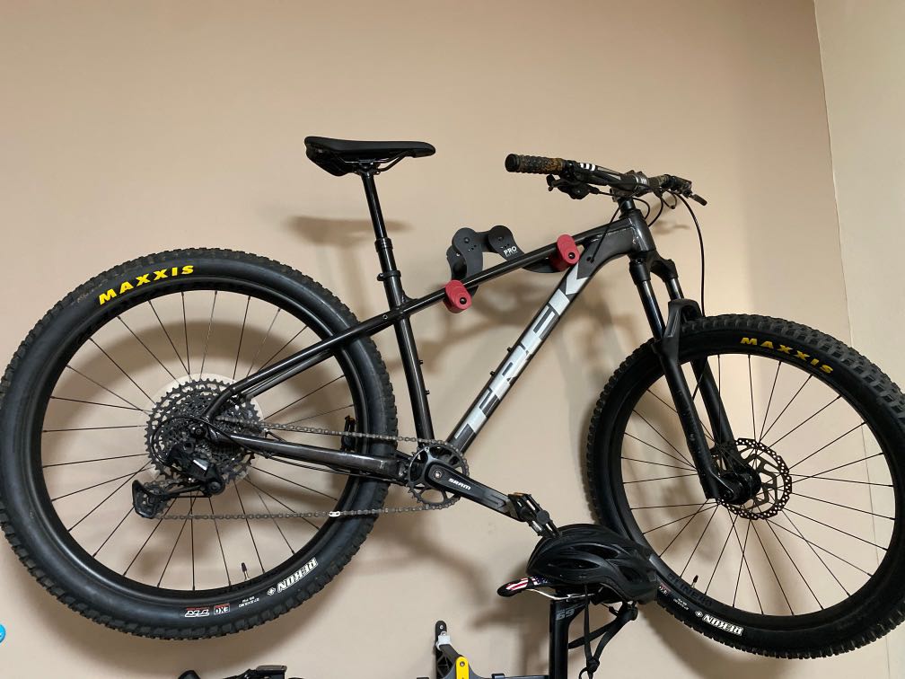 Trek Roscoe 7, Sports Equipment, Bicycles & Parts, Bicycles on Carousell