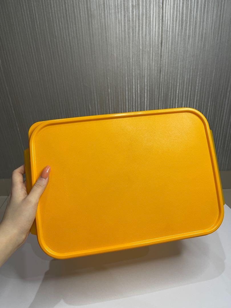 Tupperware Kotak Besar Kuning Orange, Kitchen & Appliances di Carousell